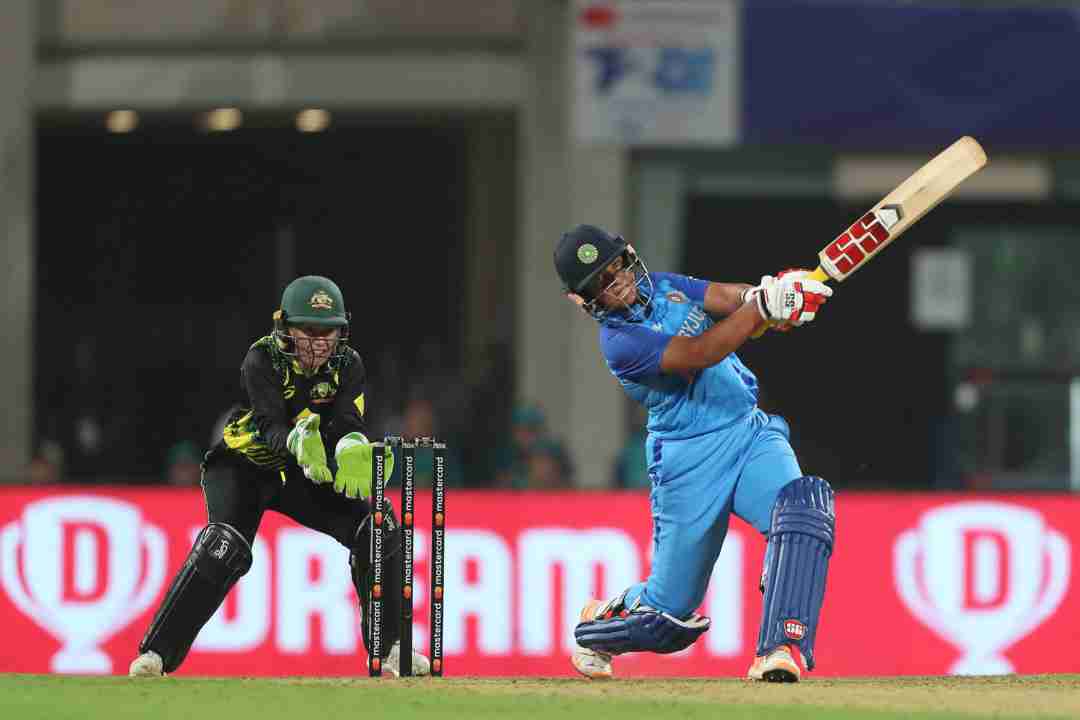 Richa Ghosh dazzles with a stroke-filled 36 (20) | BCCI.tv