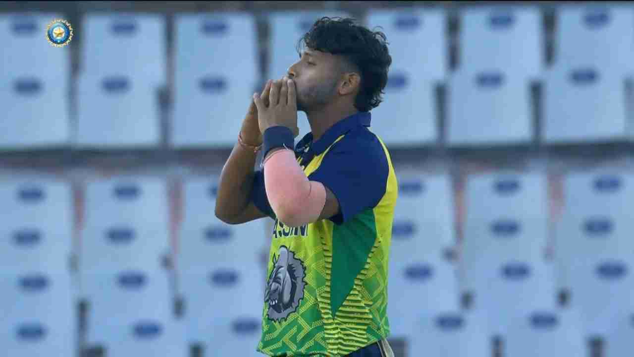 SMAT 2023 QF 2: Akash Sengupta's 3/29 against Kerala | BCCI.tv
