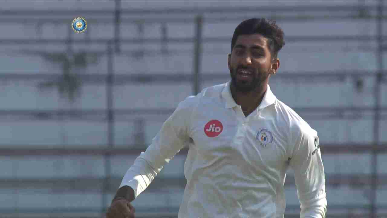 Chintan Gaja's double-wicket over | BCCI.tv