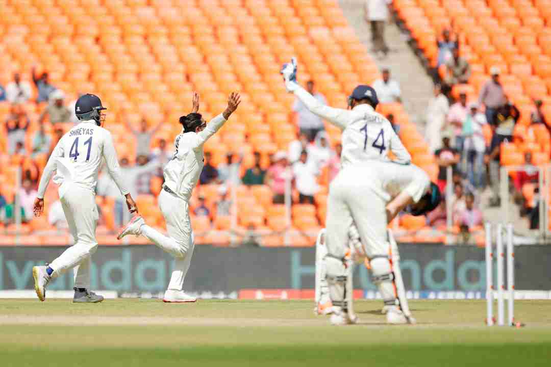 Jadeja strikes: Sends back Smith to break 79-run partnership | BCCI.tv