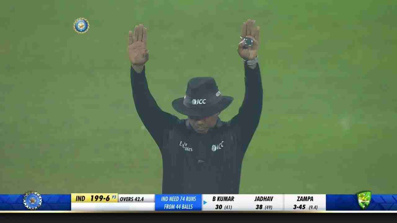 IND vs AUS 2019, 5th ODI: Bhuvneshwar Kumar Six | BCCI.tv
