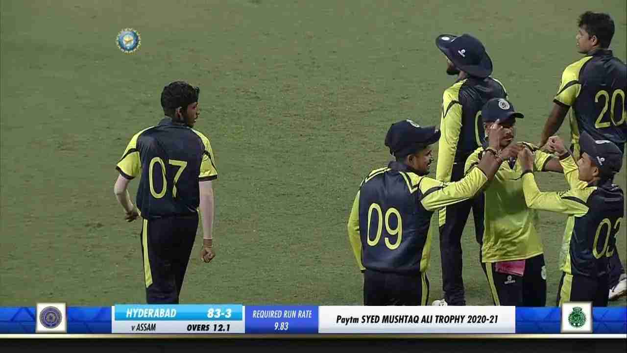 Denish Das takes a screamer near the rope | BCCI.tv