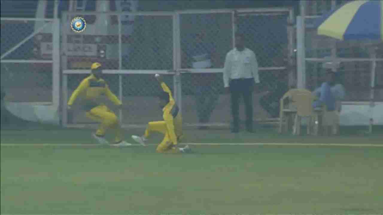 Swapnil Gugale's stunning catch | BCCI.tv